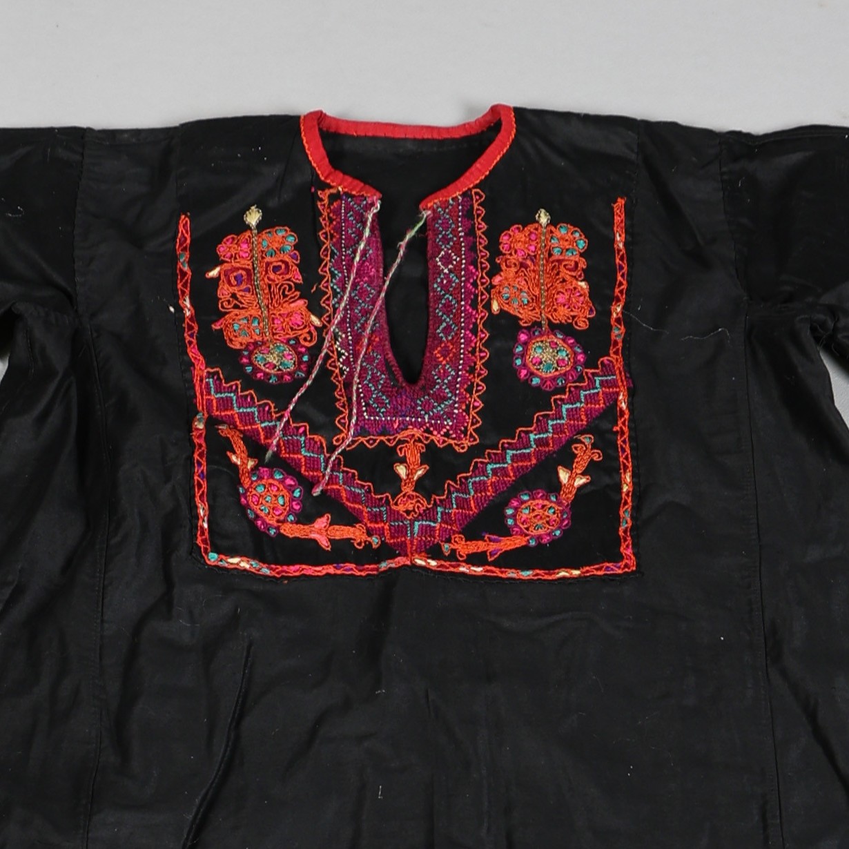 Bishop & Miller Auctioneers & Valuers | Vintage & Antique Costume ...